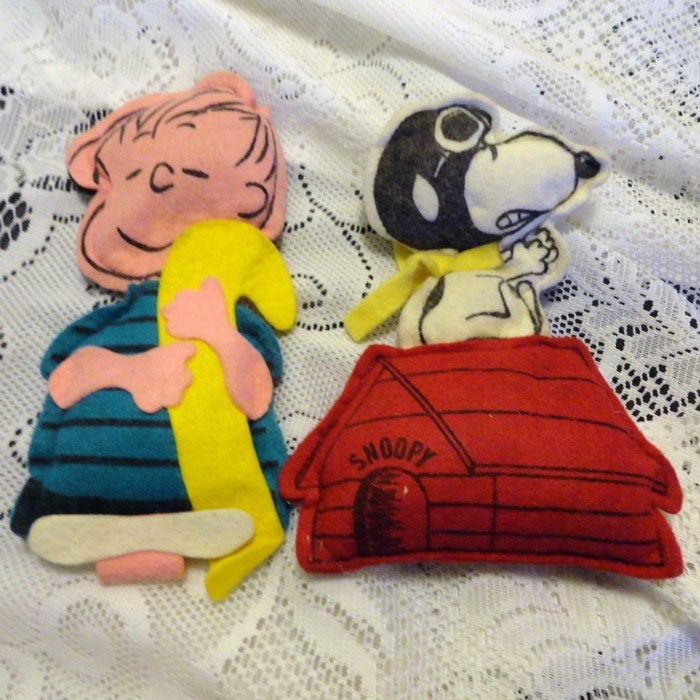 Find of the Week - Linus & Snoopy Felt Bean Bag Dolls - CollectPeanuts.com