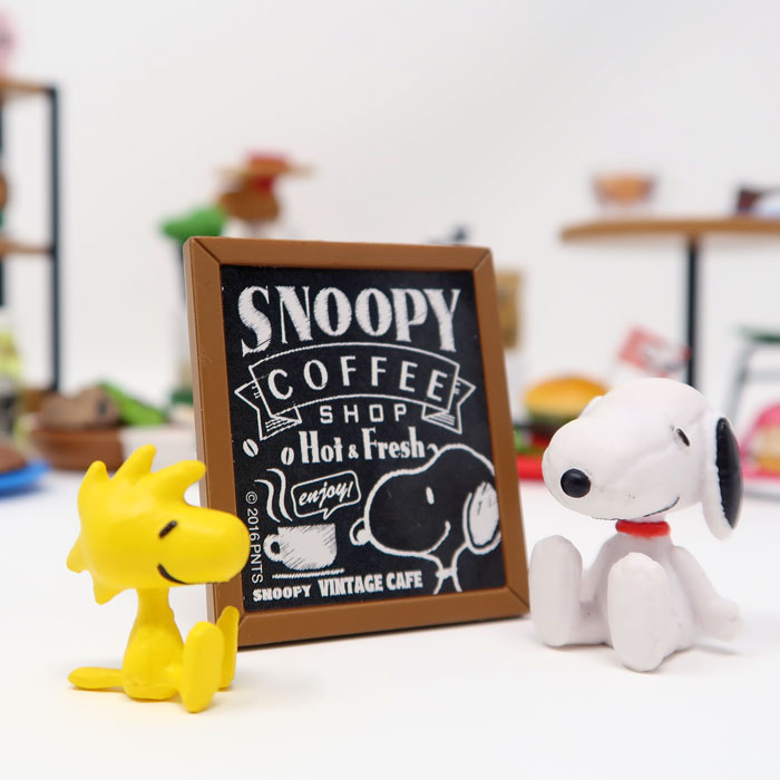 Snoopy's Vintage Cafe - CollectPeanuts.com