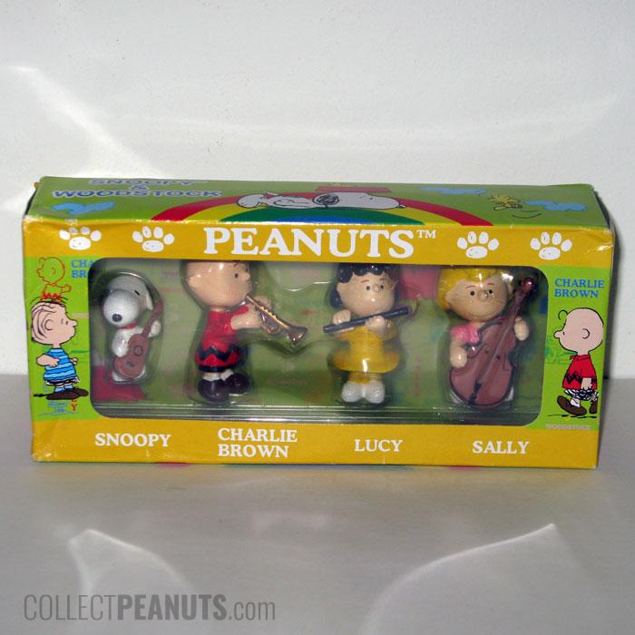 Peanuts & Snoopy PVC Figurines | CollectPeanuts.com