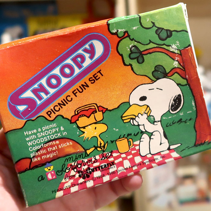 Snoopy Picnic Fun Set Colorforms - CollectPeanuts.com
