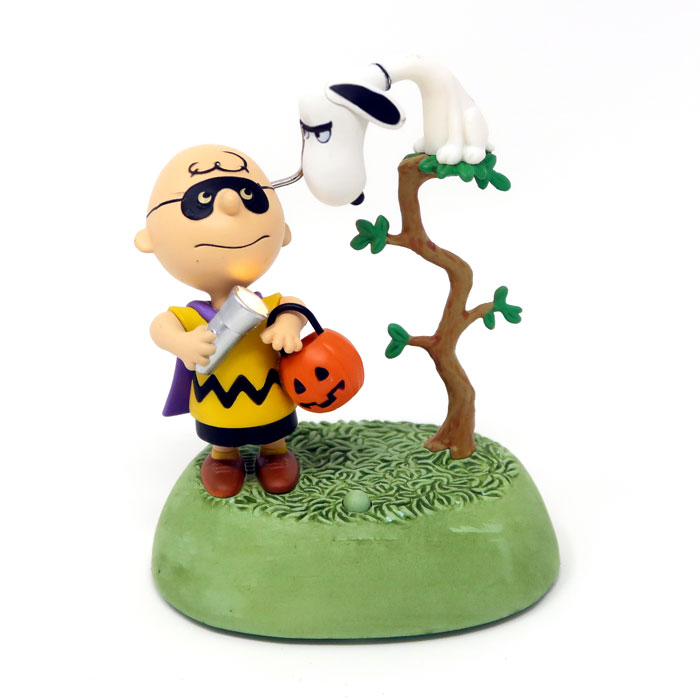 Charlie Brown and Snoopy Vulture Halloween Ornament ...